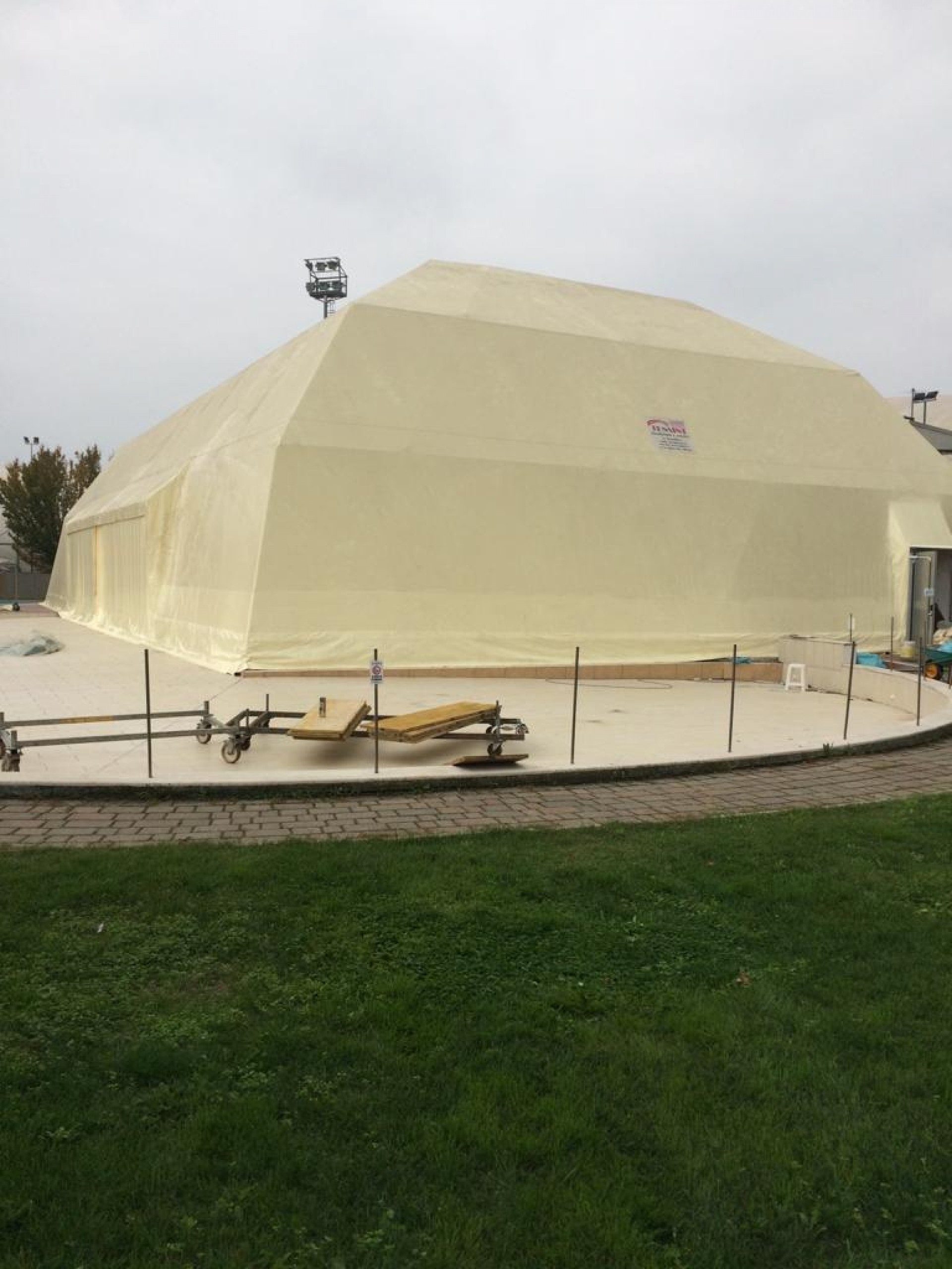 Coperture impianti sportivi con strutture geodetiche - Tensint s.r.l.